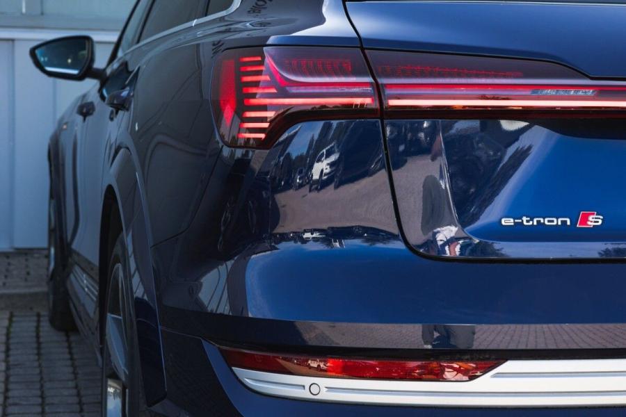 Zils Audi E-Tron 2023 Ventspils, ar dzinēja tilpumu 0.00 L un nobraukumu 77 tūkst. km par 42500 €, foto 12 vietnē AUTOMOTO.COM.LV