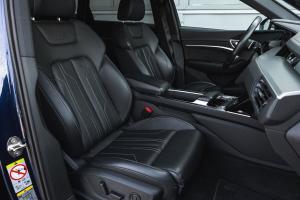 Zils Audi E-Tron 2023 Ventspils, ar dzinēja tilpumu 0.00 L un nobraukumu 77 tūkst. km par 42500 €, foto 16 vietnē AUTOMOTO.COM.LV