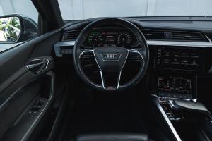 Zils Audi E-Tron 2023 Ventspils, ar dzinēja tilpumu 0.00 L un nobraukumu 77 tūkst. km par 42500 €, foto 19 vietnē AUTOMOTO.COM.LV