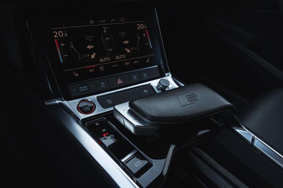 Zils Audi E-Tron 2023 Ventspils, ar dzinēja tilpumu 0.00 L un nobraukumu 77 tūkst. km par 42500 €, foto 32 vietnē AUTOMOTO.COM.LV