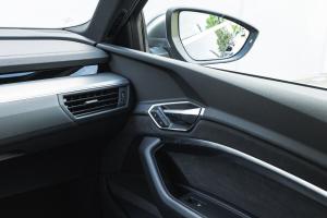 Zils Audi E-Tron 2023 Ventspils, ar dzinēja tilpumu 0.00 L un nobraukumu 77 tūkst. km par 42500 €, foto 37 vietnē AUTOMOTO.COM.LV