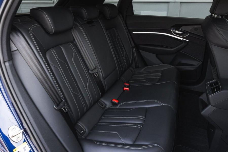 Zils Audi E-Tron 2023 Ventspils, ar dzinēja tilpumu 0.00 L un nobraukumu 77 tūkst. km par 42500 €, foto 38 vietnē AUTOMOTO.COM.LV