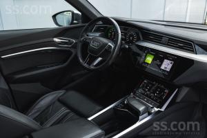 Синий Ауди E-Tron 2023 в Вентспилс, объемом двигателя 0.00 л и пробегом 77 тыс. км за 42500 €, фото 15 на AUTOMOTO.COM.LV