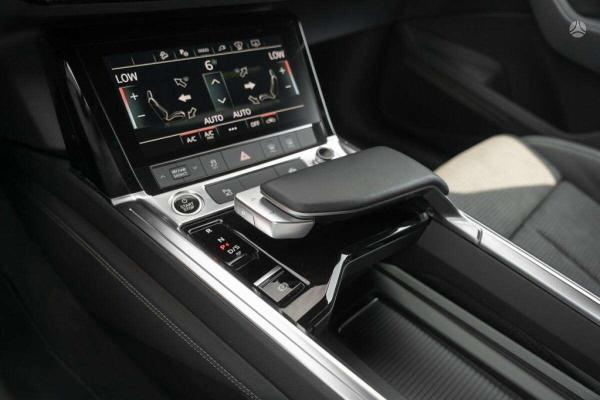 Blue Audi E-Tron 2023 in Vilnius, with an engine capacity of 0.00 L and mileage of 29 thousand km for 39500 €, photo 10 on AUTOMOTO.COM.LV