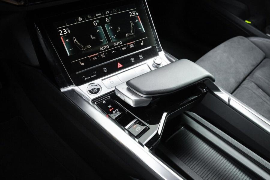 Zils Audi E-Tron 2023 Mārupe, ar dzinēja tilpumu 0.00 L un nobraukumu 32 tūkst. km par 40200 €, foto 48 vietnē AUTOMOTO.COM.LV
