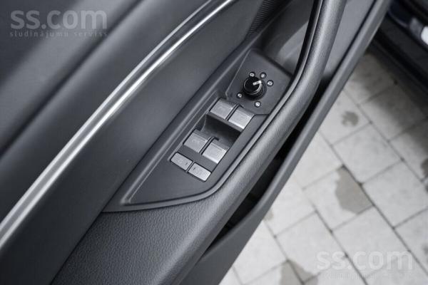 Blue Audi E-Tron 2023 in Riga, with an engine capacity of 0.00 L and mileage of 32 thousand km for 40200 €, photo 9 on AUTOMOTO.COM.LV