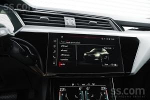 Синий Ауди E-Tron 2023 в Рига, объемом двигателя 0.00 л и пробегом 32 тыс. км за 40200 €, фото 25 на AUTOMOTO.COM.LV