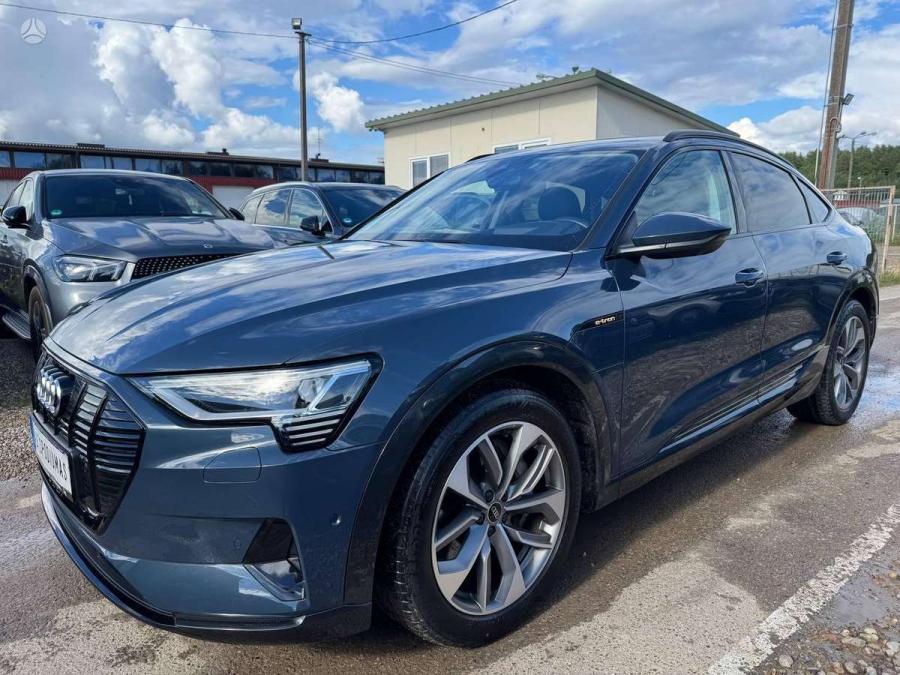 Zils Audi E-Tron 2023 Viļņa, ar dzinēja tilpumu 0.00 L un nobraukumu 80 tūkst. km par 33500 €, foto 1 vietnē AUTOMOTO.COM.LV
