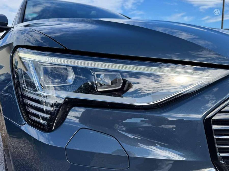 Zils Audi E-Tron 2023 Viļņa, ar dzinēja tilpumu 0.00 L un nobraukumu 80 tūkst. km par 33500 €, foto 4 vietnē AUTOMOTO.COM.LV