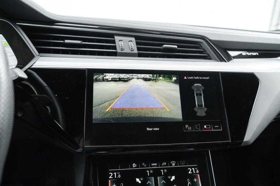 Zils Audi E-Tron 2023 Rīga, ar dzinēja tilpumu 0.00 L un nobraukumu 63 tūkst. km par 34900 €, foto 22 vietnē AUTOMOTO.COM.LV