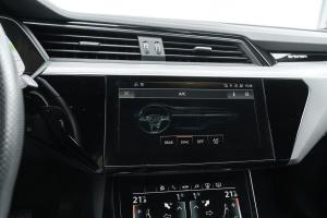 Zils Audi E-Tron 2023 Rīga, ar dzinēja tilpumu 0.00 L un nobraukumu 63 tūkst. km par 34900 €, foto 23 vietnē AUTOMOTO.COM.LV