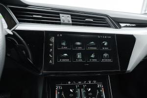 Zils Audi E-Tron 2023 Rīga, ar dzinēja tilpumu 0.00 L un nobraukumu 63 tūkst. km par 34900 €, foto 32 vietnē AUTOMOTO.COM.LV
