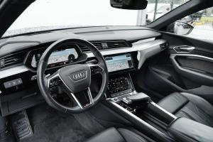 Zils Audi E-Tron 2023 Rīga, ar dzinēja tilpumu 0.00 L un nobraukumu 63 tūkst. km par 34900 €, foto 34 vietnē AUTOMOTO.COM.LV