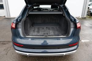 Zils Audi E-Tron 2023 Rīga, ar dzinēja tilpumu 0.00 L un nobraukumu 63 tūkst. km par 34900 €, foto 35 vietnē AUTOMOTO.COM.LV