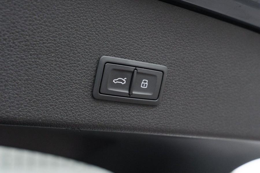 Zils Audi E-Tron 2023 Rīga, ar dzinēja tilpumu 0.00 L un nobraukumu 63 tūkst. km par 34900 €, foto 36 vietnē AUTOMOTO.COM.LV