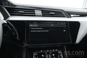 Zils Audi E-Tron 2023 Rīga, ar dzinēja tilpumu 0.00 L un nobraukumu 63 tūkst. km par 34900 €, foto 24 vietnē AUTOMOTO.COM.LV