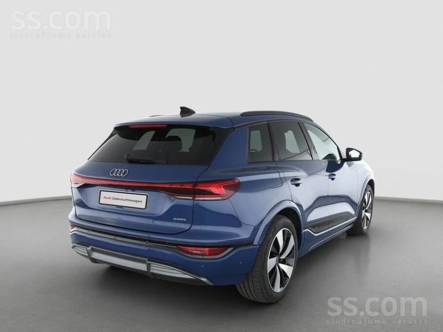 Blue Audi E-Tron 2024 in Riga, with an engine capacity of 0.00 L and mileage of 7 thousand km for 54400 €, photo 3 on AUTOMOTO.COM.LV