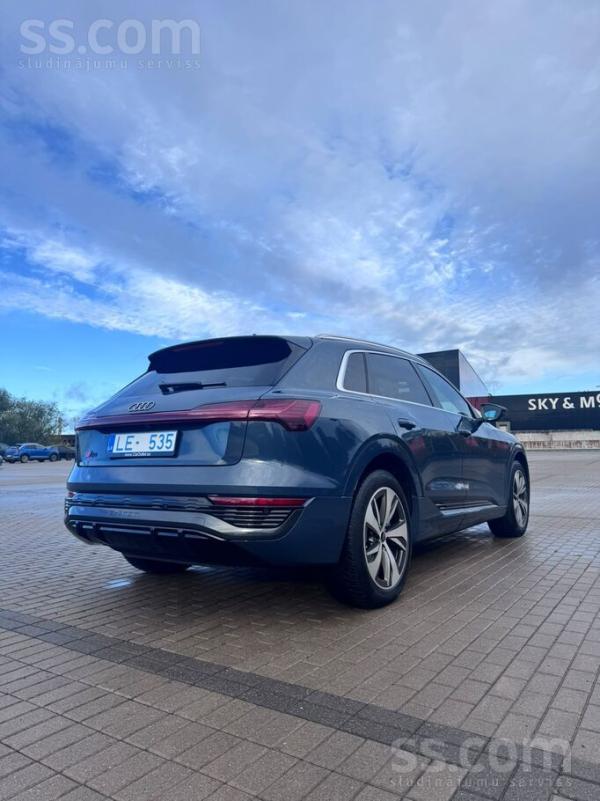 Zils Audi E-Tron 2024 Rīga, ar dzinēja tilpumu 2.00 L un nobraukumu 61 tūkst. km par 47000 €, foto 4 vietnē AUTOMOTO.COM.LV