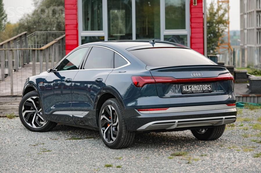 Blue Audi E-Tron 2020 in Riga, with an engine capacity of 0.00 L and mileage of 68 thousand km for 36990 €, photo 4 on AUTOMOTO.COM.LV