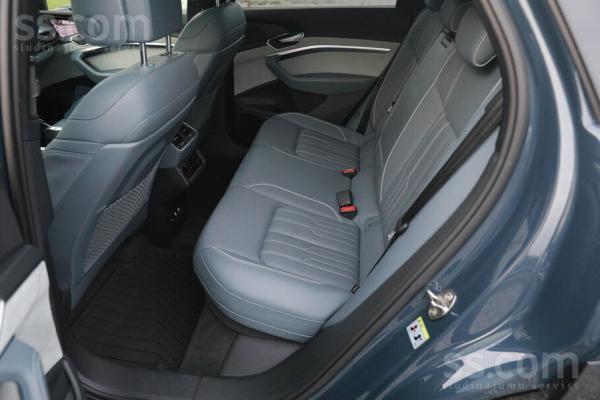 Blue Audi E-Tron 2020 in Riga, with an engine capacity of 0.00 L and mileage of 68 thousand km for 36990 €, photo 10 on AUTOMOTO.COM.LV