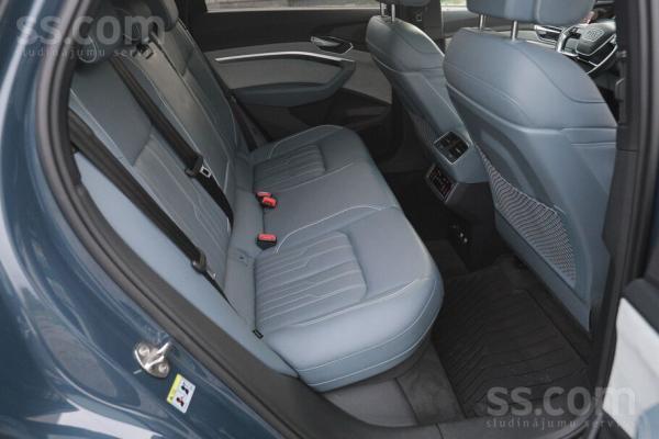 Blue Audi E-Tron 2020 in Riga, with an engine capacity of 0.00 L and mileage of 68 thousand km for 36990 €, photo 11 on AUTOMOTO.COM.LV