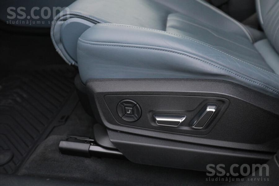 Blue Audi E-Tron 2020 in Riga, with an engine capacity of 0.00 L and mileage of 68 thousand km for 36990 €, photo 24 on AUTOMOTO.COM.LV