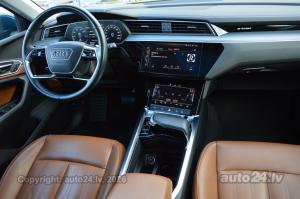 Zils Audi E-Tron 2019 Tartu, ar dzinēja tilpumu 0.00 L un nobraukumu 160 tūkst. km par 29000 €, foto 5 vietnē AUTOMOTO.COM.LV