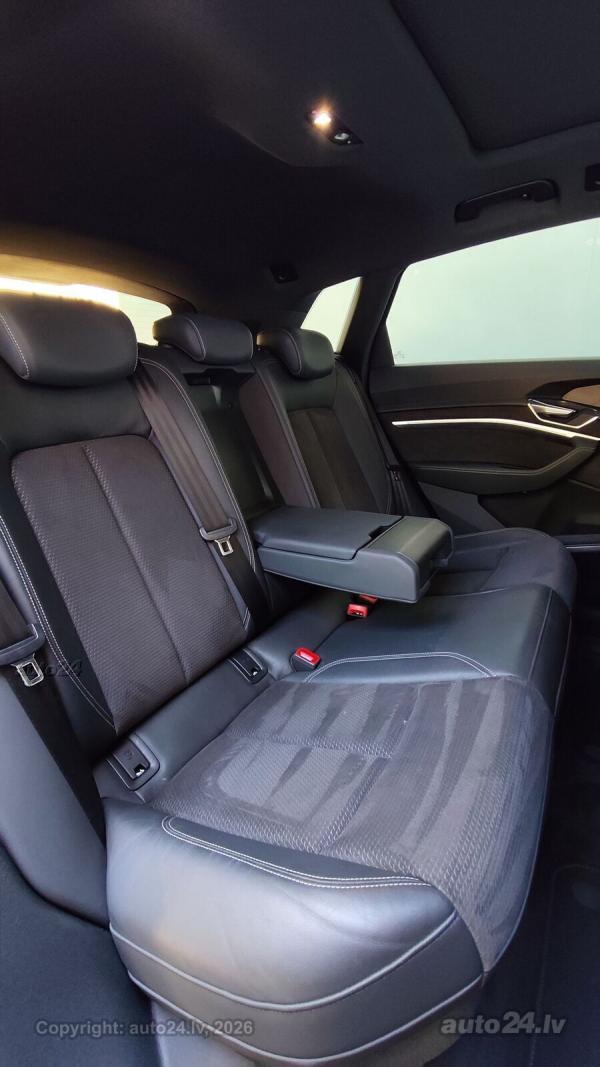 Zils Audi E-Tron 2019 Tallina, ar dzinēja tilpumu 0.00 L un nobraukumu 122 tūkst. km par 24995 €, foto 7 vietnē AUTOMOTO.COM.LV