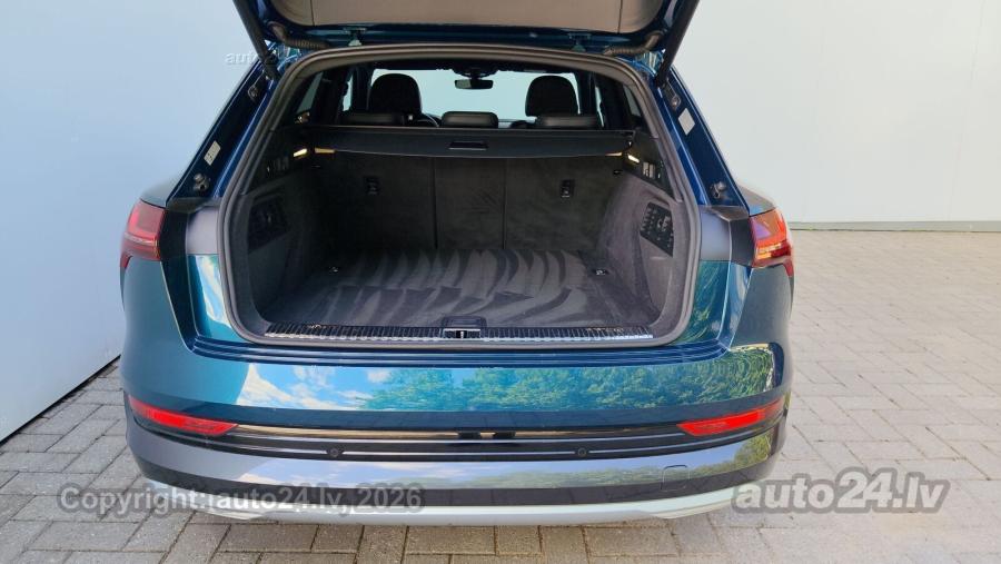 Zils Audi E-Tron 2019 Tallina, ar dzinēja tilpumu 0.00 L un nobraukumu 122 tūkst. km par 24995 €, foto 11 vietnē AUTOMOTO.COM.LV