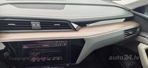 Zils Audi E-Tron 2019 Tallina, ar dzinēja tilpumu 0.00 L un nobraukumu 141 tūkst. km par 34000 €, foto 6 vietnē AUTOMOTO.COM.LV