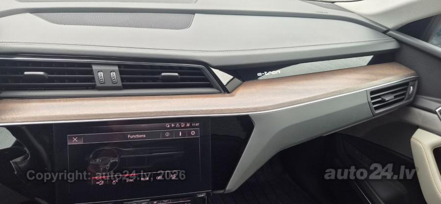 Zils Audi E-Tron 2019 Tallina, ar dzinēja tilpumu 0.00 L un nobraukumu 141 tūkst. km par 34000 €, foto 6 vietnē AUTOMOTO.COM.LV