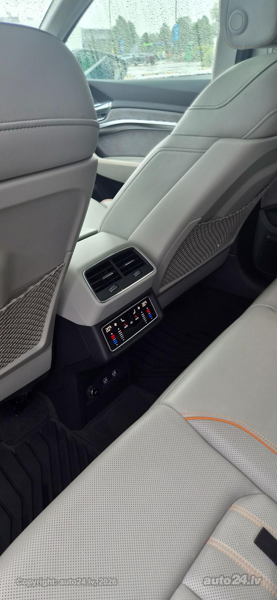 Zils Audi E-Tron 2019 Tallina, ar dzinēja tilpumu 0.00 L un nobraukumu 141 tūkst. km par 34000 €, foto 8 vietnē AUTOMOTO.COM.LV