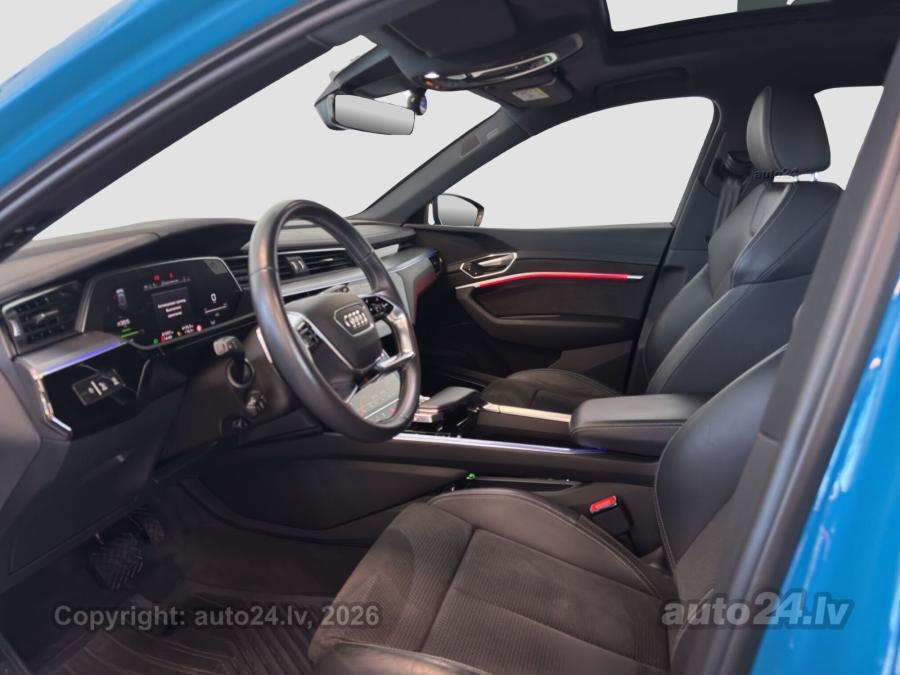 Синий Ауди E-Tron 2020 в Таллин, объемом двигателя 0.00 л и пробегом 62 тыс. км за 35900 €, фото 7 на AUTOMOTO.COM.LV