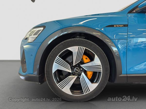 Blue Audi E-Tron 2020 in Tallinn, with an engine capacity of 0.00 L and mileage of 62 thousand km for 35900 €, photo 10 on AUTOMOTO.COM.LV
