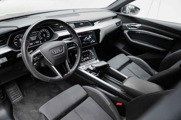 Синий Ауди E-Tron 2023 в Пеэтри, объемом двигателя 0.00 л и пробегом 39 тыс. км за 38500 €, фото 11 на AUTOMOTO.COM.LV