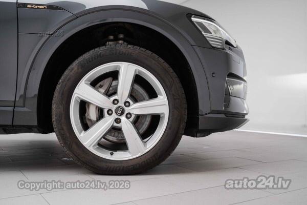 Blue Audi E-Tron 2023 in Tallinn, with an engine capacity of 0.00 L and mileage of 39 thousand km for 38500 €, photo 8 on AUTOMOTO.COM.LV