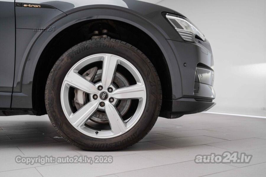 Синий Ауди E-Tron 2023 в Таллин, объемом двигателя 0.00 л и пробегом 39 тыс. км за 38500 €, фото 8 на AUTOMOTO.COM.LV