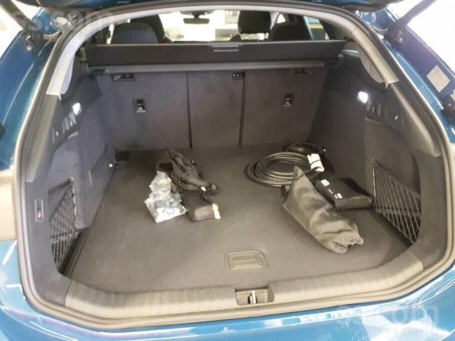 Blue Audi E-Tron 2025 in Riga, with an engine capacity of 0.00 L and mileage of 12 thousand km for 54176 €, photo 12 on AUTOMOTO.COM.LV