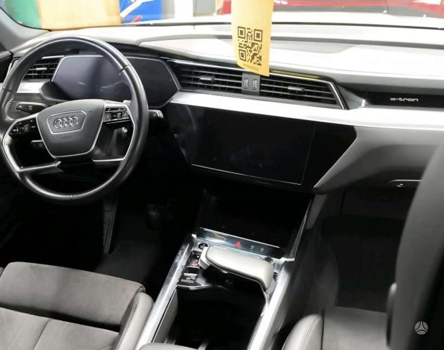 Brūns Audi E-Tron 2020 Viļņa, ar dzinēja tilpumu 0.00 L un nobraukumu 85 tūkst. km par 29200 €, foto 4 vietnē AUTOMOTO.COM.LV