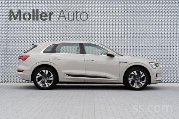 Brown Audi E-Tron 2020 in Riga, with an engine capacity of 0.00 L and mileage of 144 thousand km for 29900 €, photo 6 on AUTOMOTO.COM.LV