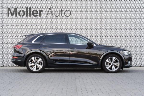 Brown Audi E-Tron 2023 in Marupe, with an engine capacity of 0.00 L and mileage of 89 thousand km for 43500 €, photo 5 on AUTOMOTO.COM.LV