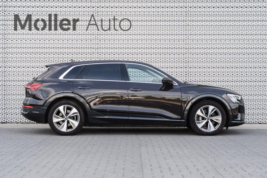 Brown Audi E-Tron 2023 in Marupe, with an engine capacity of 0.00 L and mileage of 89 thousand km for 43500 €, photo 6 on AUTOMOTO.COM.LV