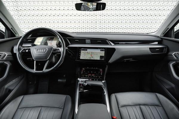 Brown Audi E-Tron 2023 in Marupe, with an engine capacity of 0.00 L and mileage of 89 thousand km for 43500 €, photo 6 on AUTOMOTO.COM.LV