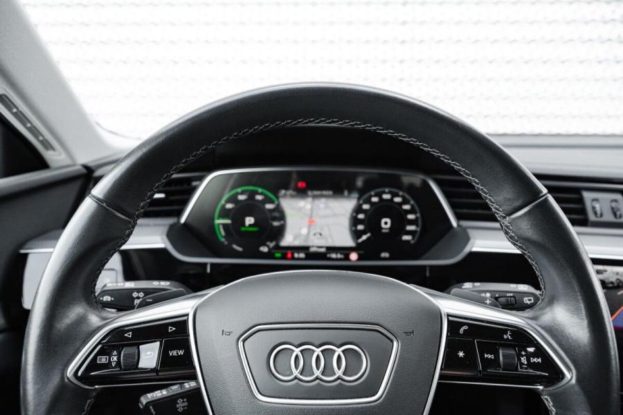 Brown Audi E-Tron 2023 in Marupe, with an engine capacity of 0.00 L and mileage of 89 thousand km for 43500 €, photo 12 on AUTOMOTO.COM.LV