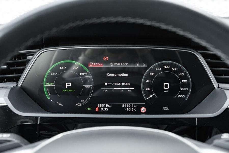 Brown Audi E-Tron 2023 in Marupe, with an engine capacity of 0.00 L and mileage of 89 thousand km for 43500 €, photo 13 on AUTOMOTO.COM.LV