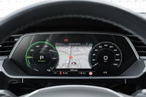 Brown Audi E-Tron 2023 in Marupe, with an engine capacity of 0.00 L and mileage of 89 thousand km for 43500 €, photo 14 on AUTOMOTO.COM.LV