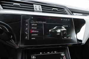 Brown Audi E-Tron 2023 in Marupe, with an engine capacity of 0.00 L and mileage of 89 thousand km for 43500 €, photo 20 on AUTOMOTO.COM.LV