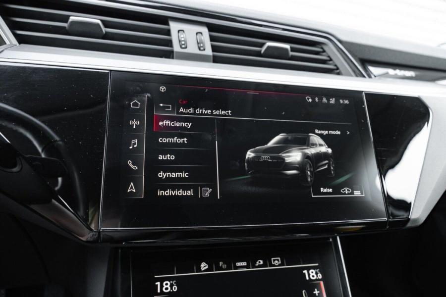 Brown Audi E-Tron 2023 in Marupe, with an engine capacity of 0.00 L and mileage of 89 thousand km for 43500 €, photo 21 on AUTOMOTO.COM.LV