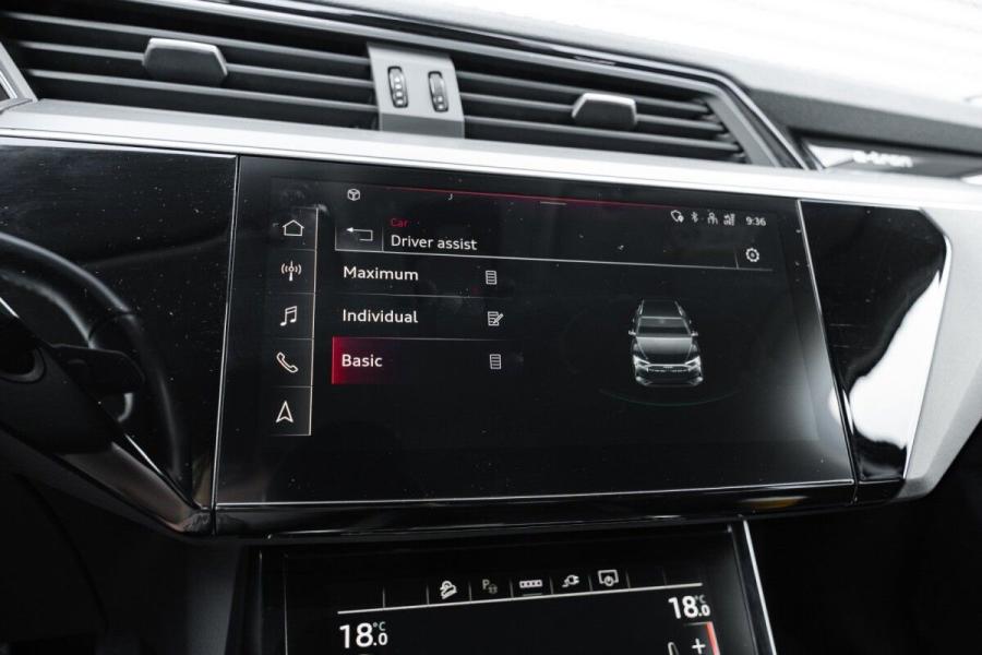 Brown Audi E-Tron 2023 in Marupe, with an engine capacity of 0.00 L and mileage of 89 thousand km for 43500 €, photo 23 on AUTOMOTO.COM.LV