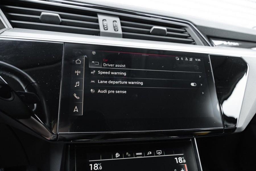 Brown Audi E-Tron 2023 in Marupe, with an engine capacity of 0.00 L and mileage of 89 thousand km for 43500 €, photo 24 on AUTOMOTO.COM.LV